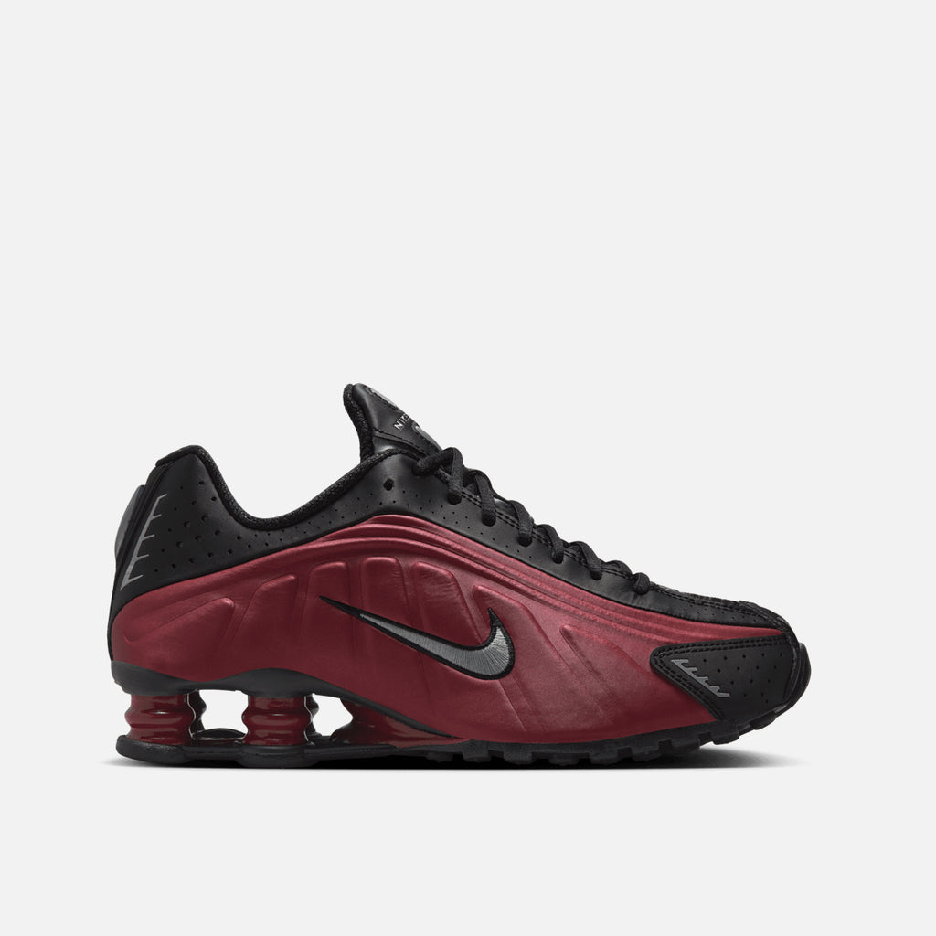 WMNS SHOX R4 - BLACK / TEAM RED – lapstoneandhammer.com