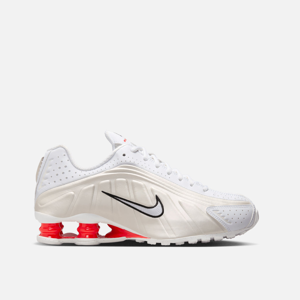 WMNS SHOX R4 - WHITE / PHANTOM / PICANTE RED – lapstoneandhammer.com