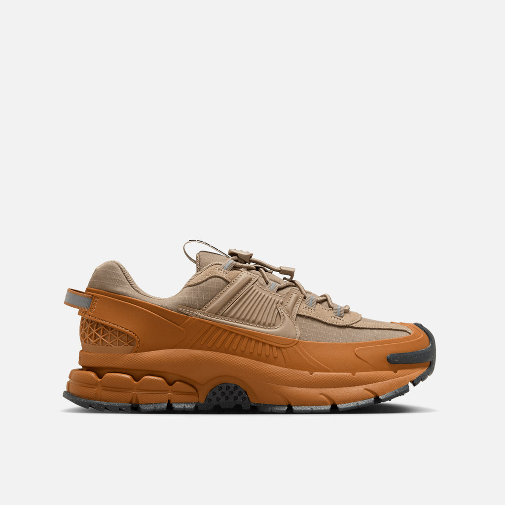 WMNS ZOOM VOMERO ROAM - FLAX / KHAKI – lapstoneandhammer.com